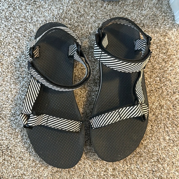 Teva | Shoes | Teva Flatform Universal Black And White Platform Sandals ...